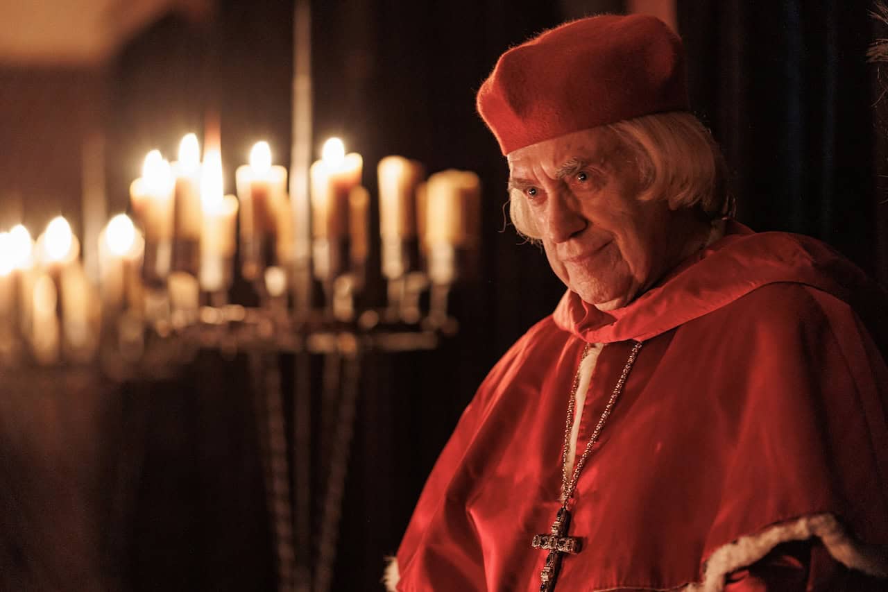 Wolf Hall: The Mirror and the Light premieres on BBC One Nov 10 ...